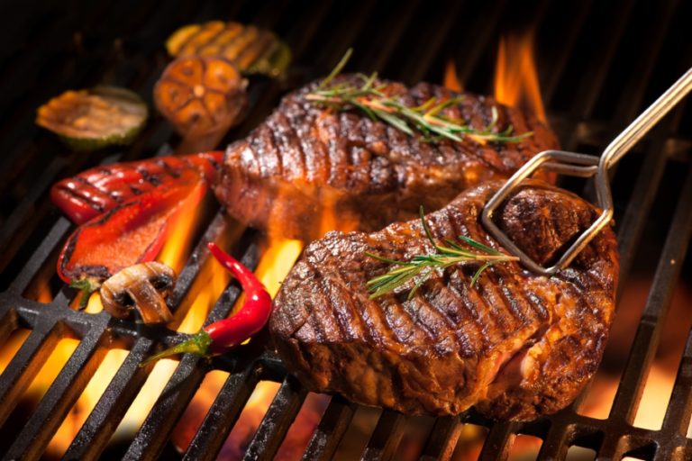 Perfekter Grillgenuss mit Fisch und Fleisch
